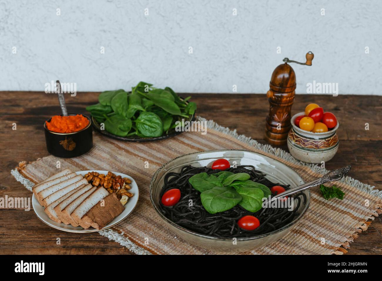 Spaghetti with cuttlefish ink hi-res stock photography and images - Alamy