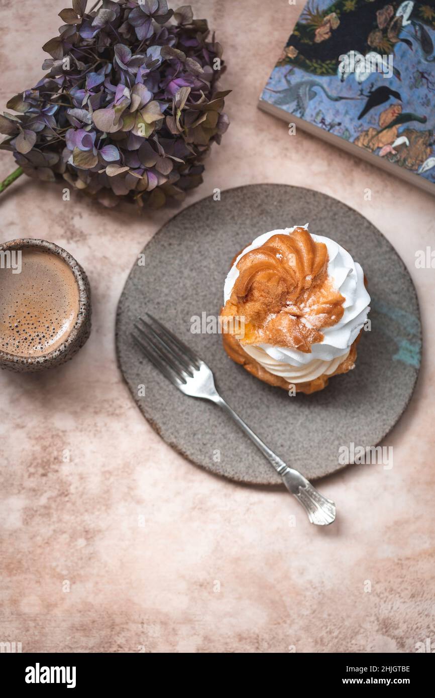 Cream puff dessert served on a ceramic dessert plate Stock Photo - Alamy