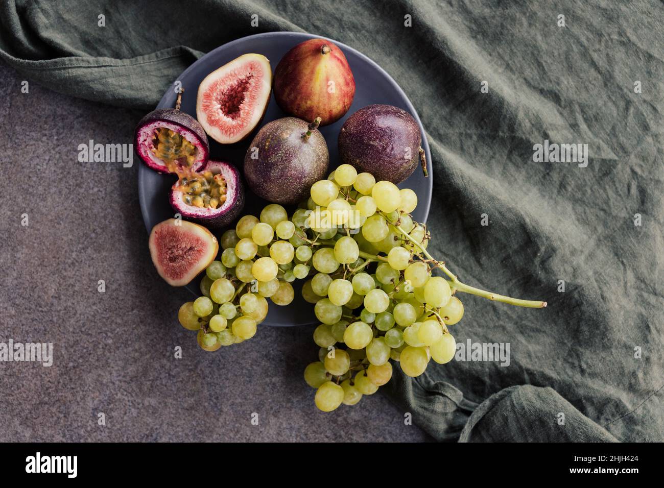 Grapes and figs hi-res stock photography and images - Alamy