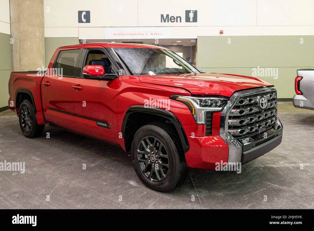 2022 toyota tundra 4x4 platinum crewmax hi-res stock photography and ...