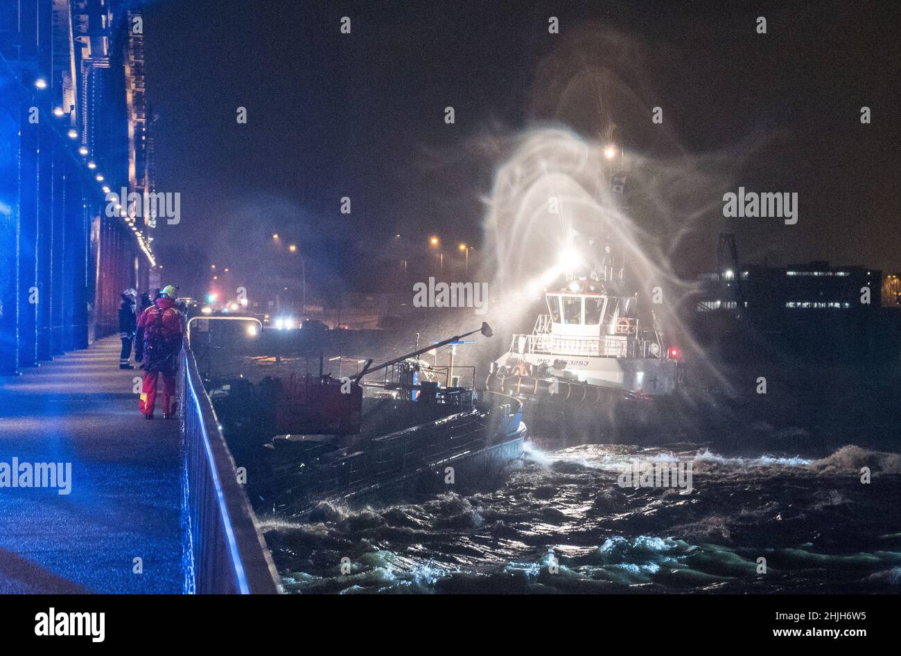 Hamburg, Germany. 29th Jan, 2022. A barge is stuck under the Freeport ...