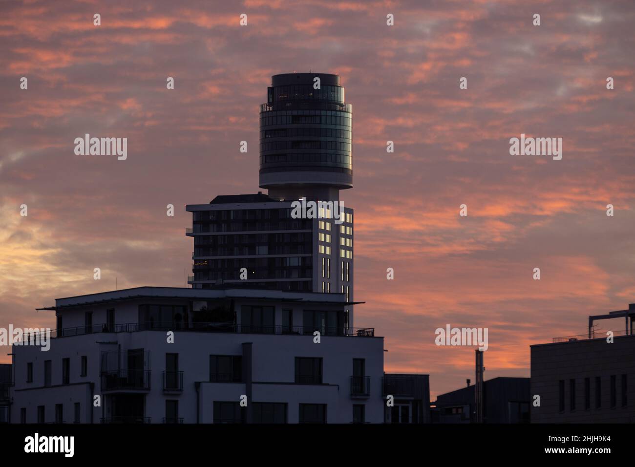 Real estate trend hi-res stock photography and images - Alamy