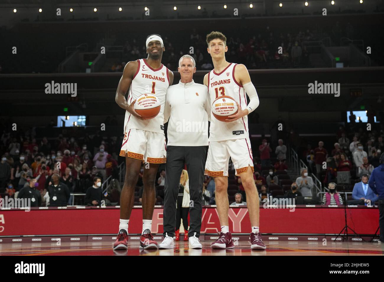 Southern California Trojans forward Chevez Goodwin (1) and guard Drew ...