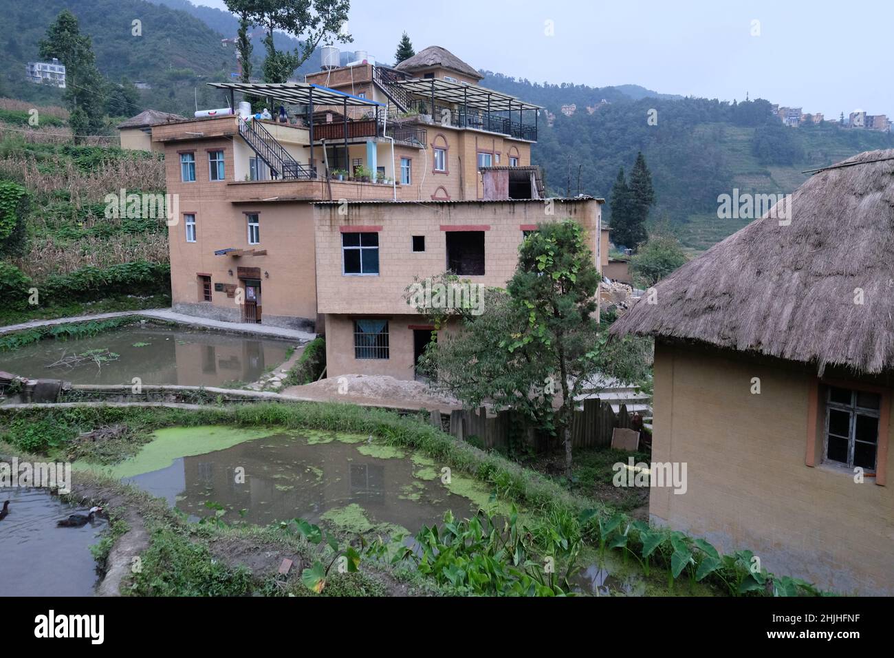 Traditional chinese farm house wall hi-res stock photography and images ...