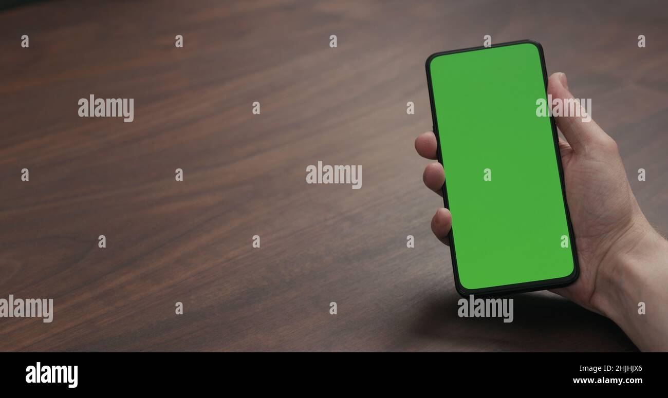 Greenscreen phone hi-res stock photography and images - Alamy
