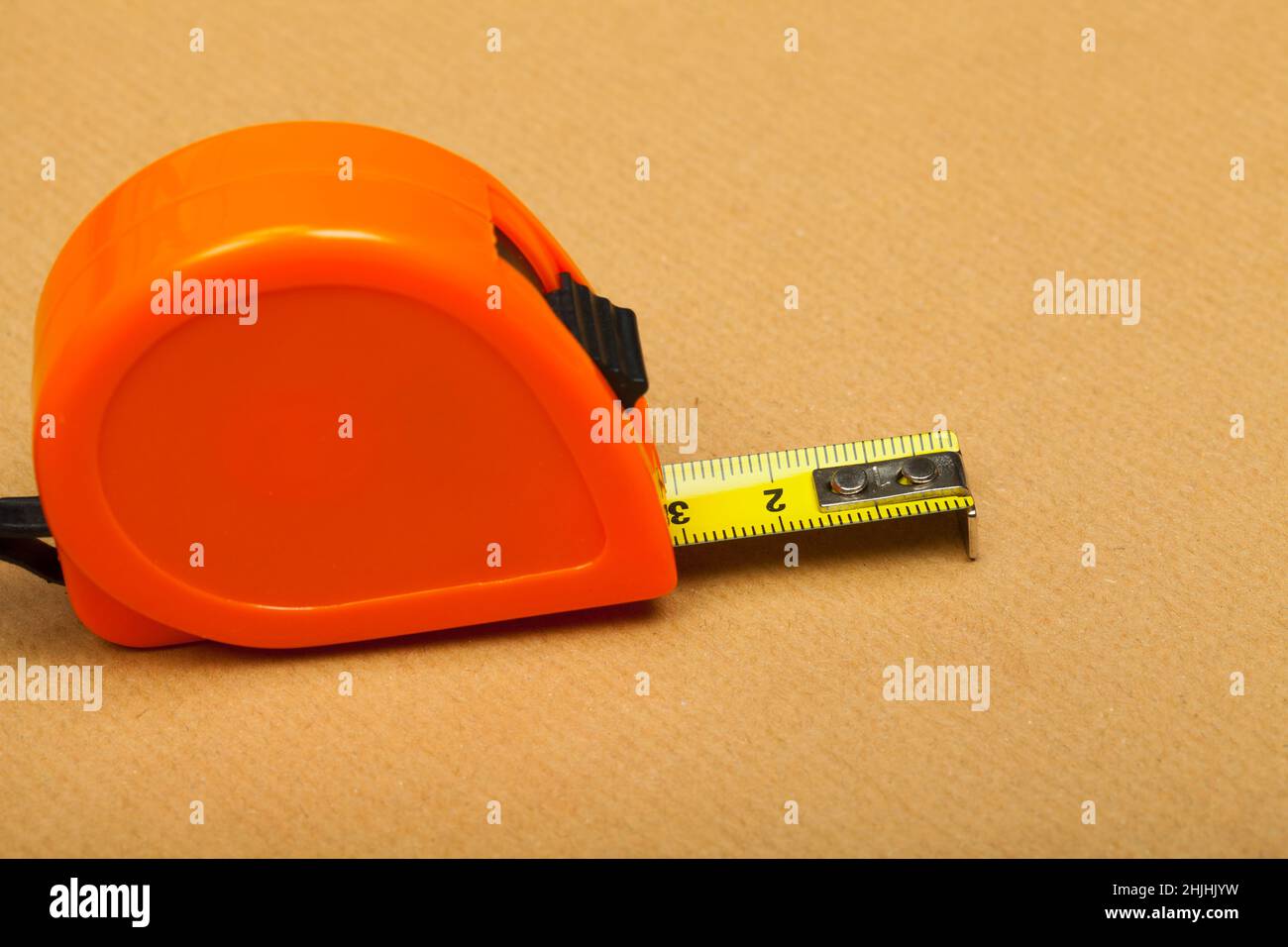 Picture of a tape measure on a craft paper background Stock Photo - Alamy