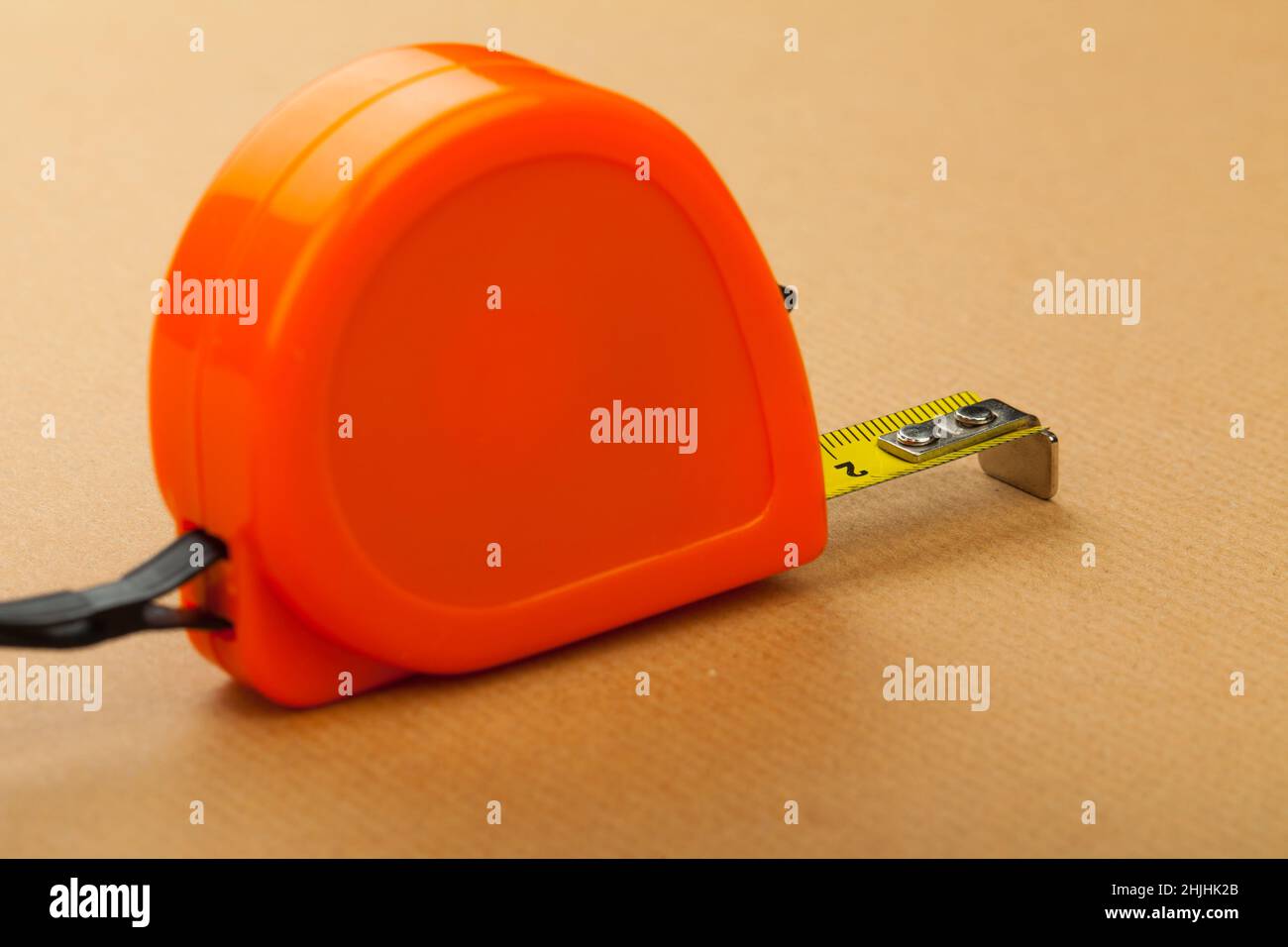 Picture of a tape measure on a craft paper background Stock Photo - Alamy