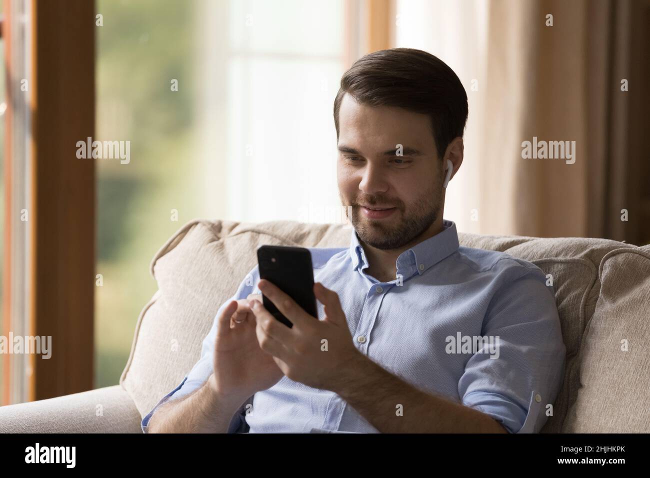 Using earbuds hi-res stock photography and images - Alamy