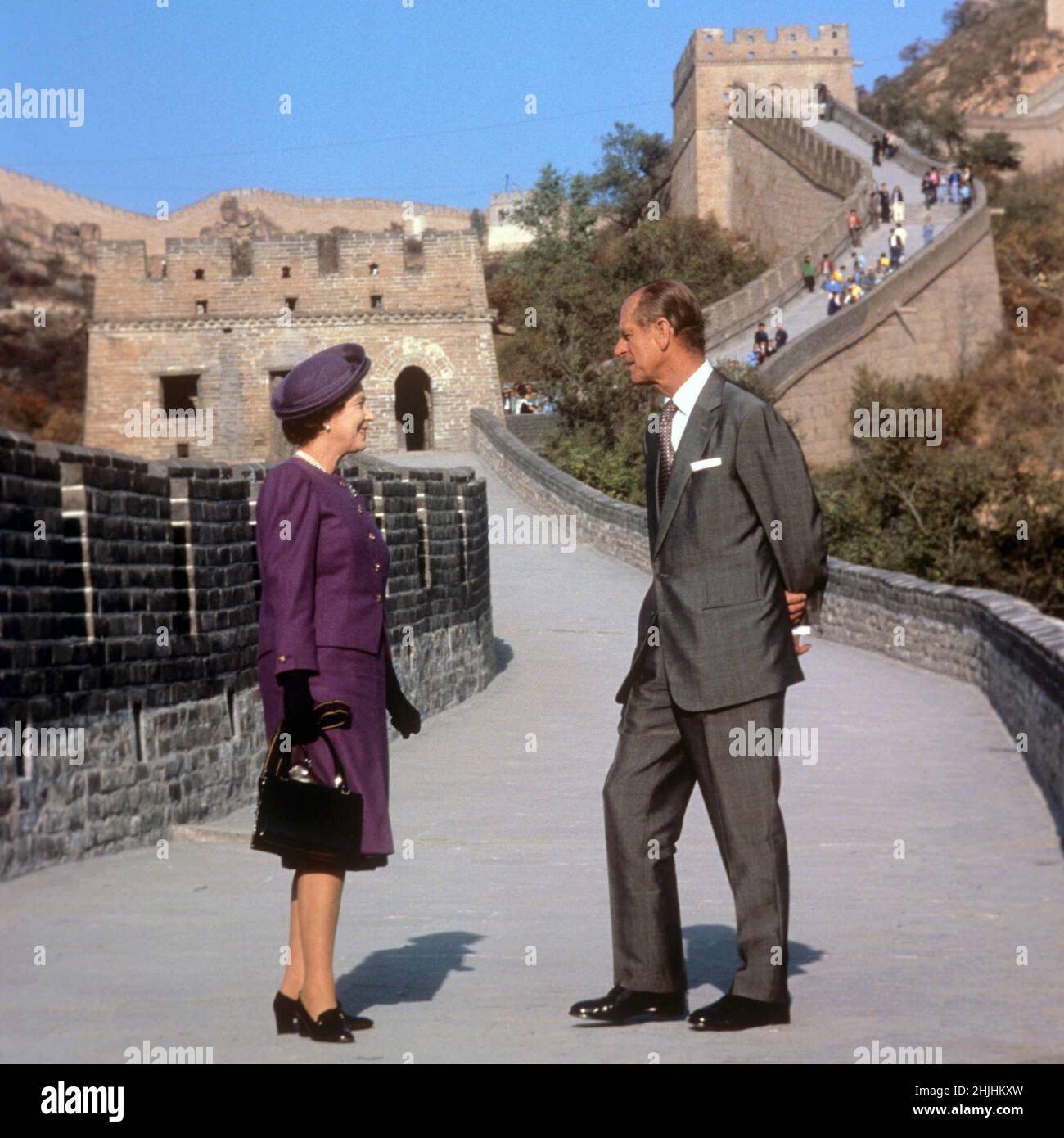 Queen elizabeth ii at the great wall of china hi-res stock photography ...