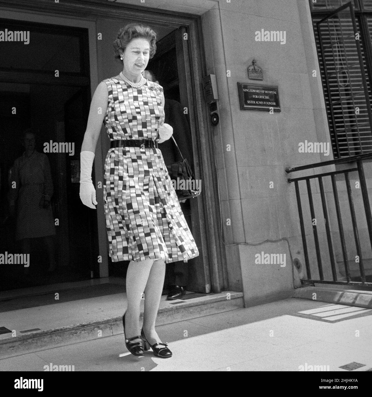 Princess anne leaving hospital Black and White Stock Photos & Images ...