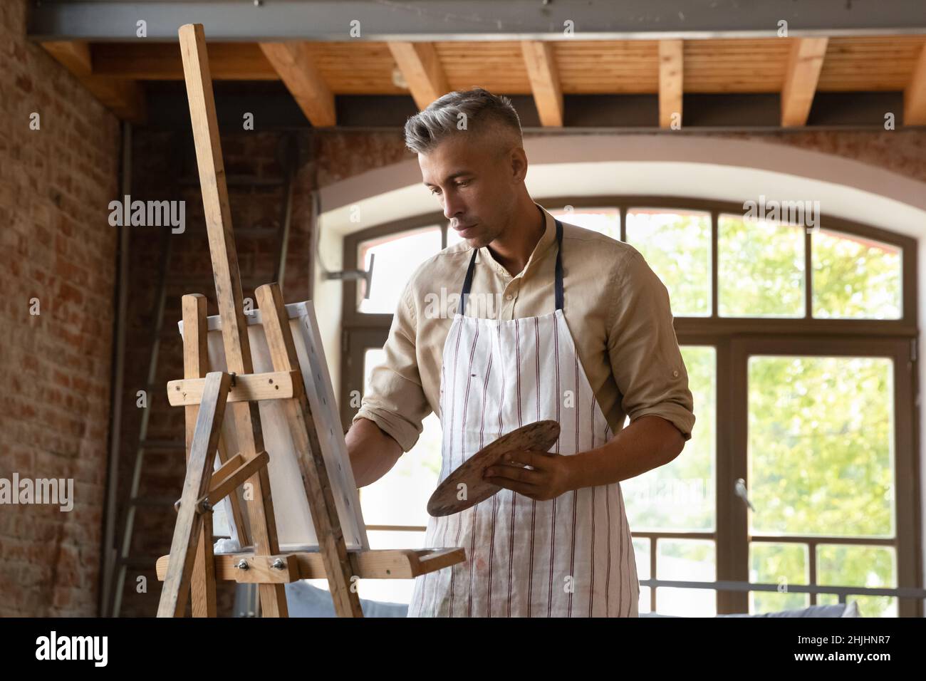 Professional artist hi-res stock photography and images - Alamy