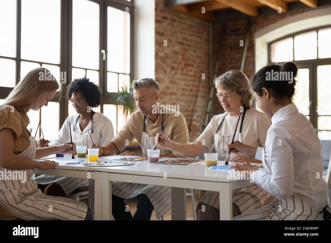 Students drawing hi-res stock photography and images - Alamy