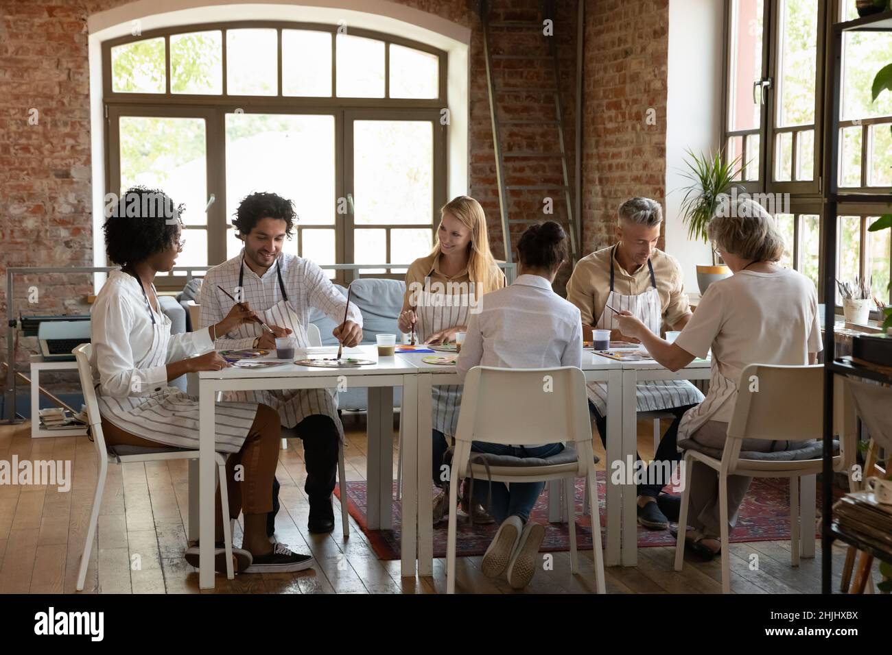 Adult classroom diverse age hi-res stock photography and images - Alamy