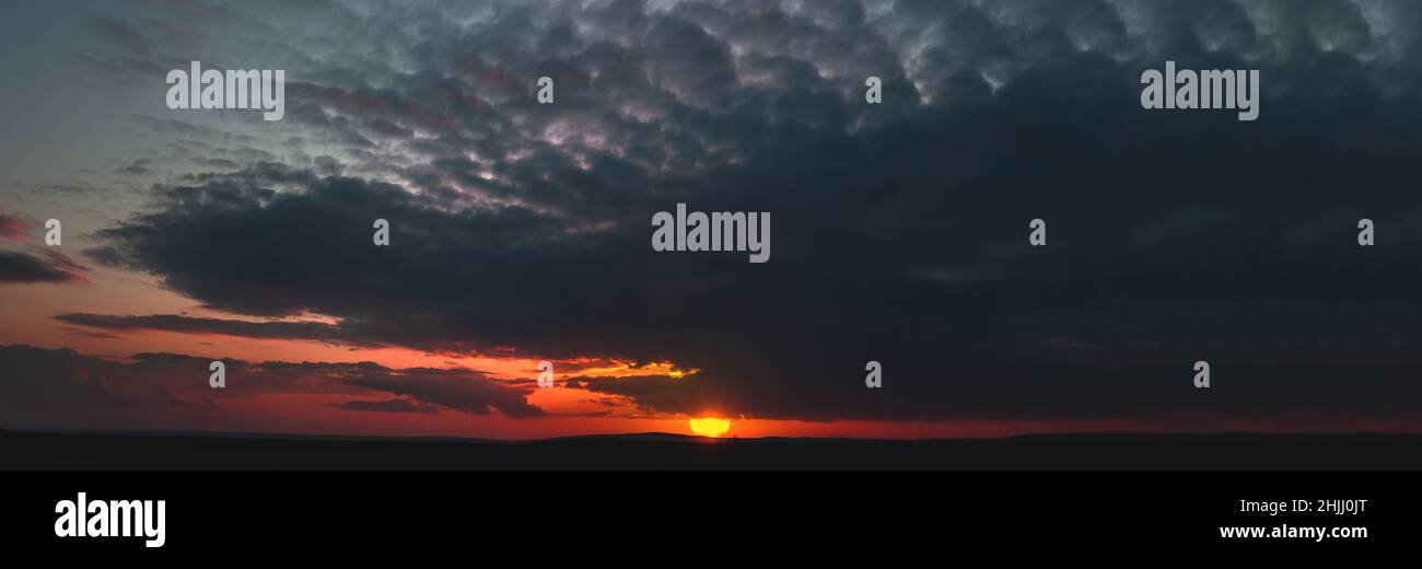 Light on the horizon hi-res stock photography and images - Alamy