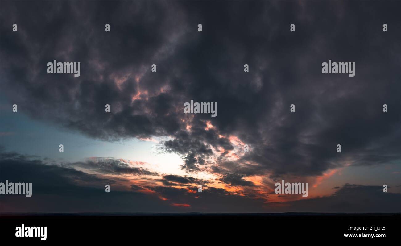 Light on the horizon hi-res stock photography and images - Alamy