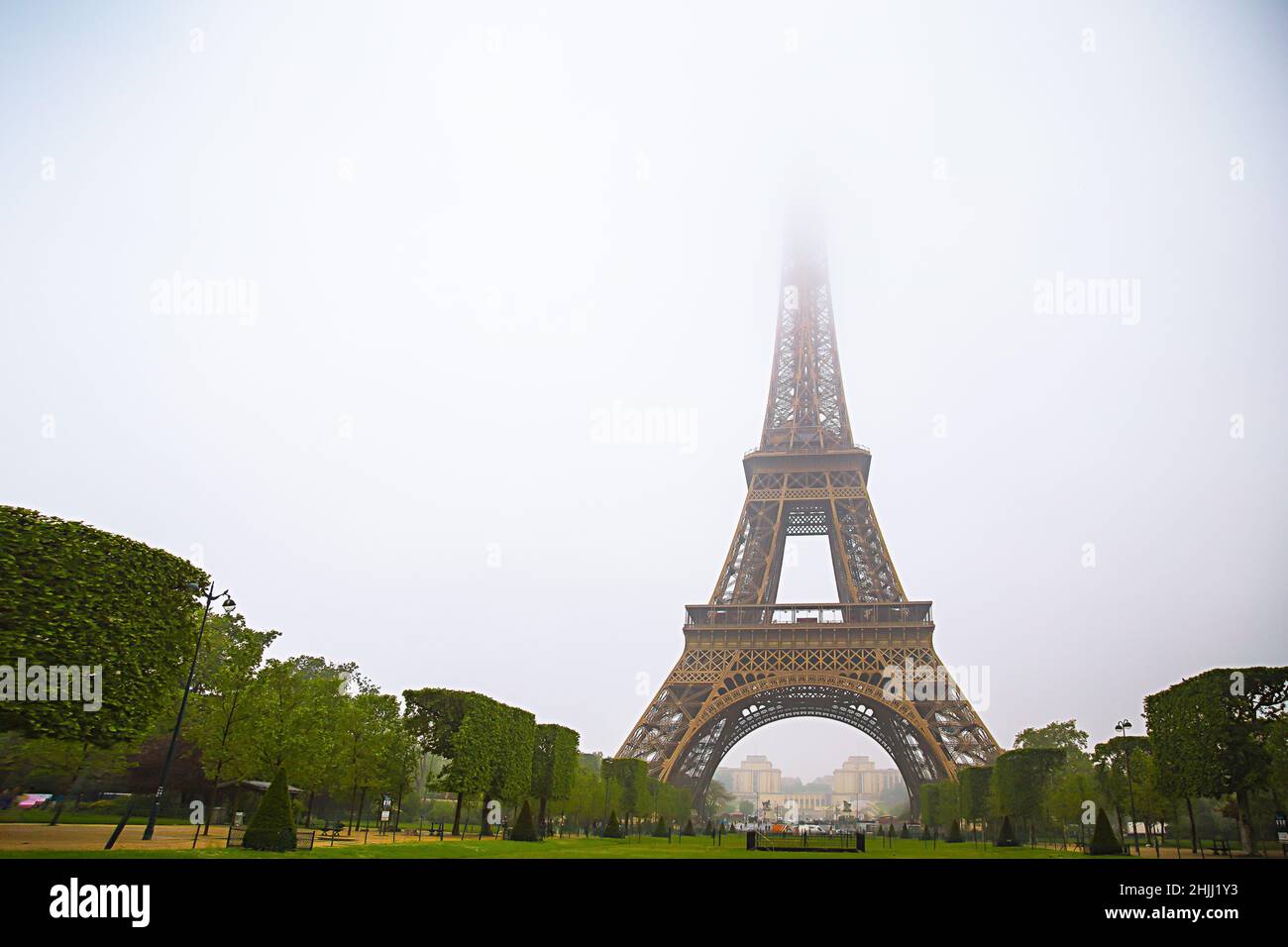 Mysterious Eiffel Tower in the mist Stock Photo - Alamy