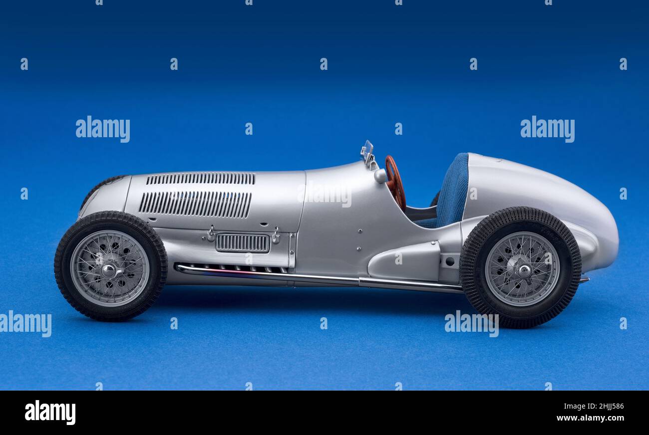 Die-cast model car by CMC of Mercedes Benz W125 (1937 Stock Photo - Alamy