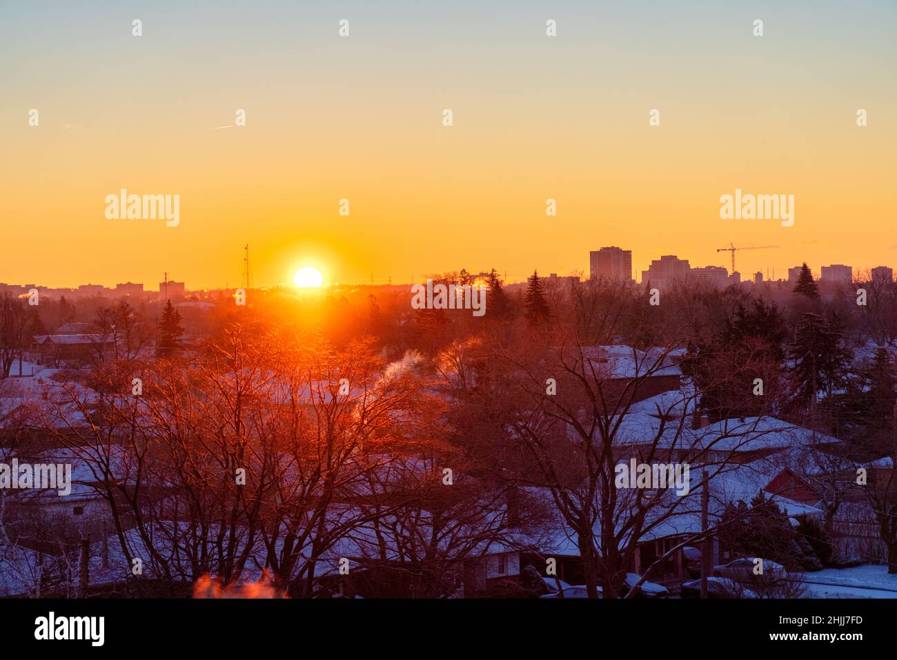 Snow cold house urban setting hi-res stock photography and images - Alamy