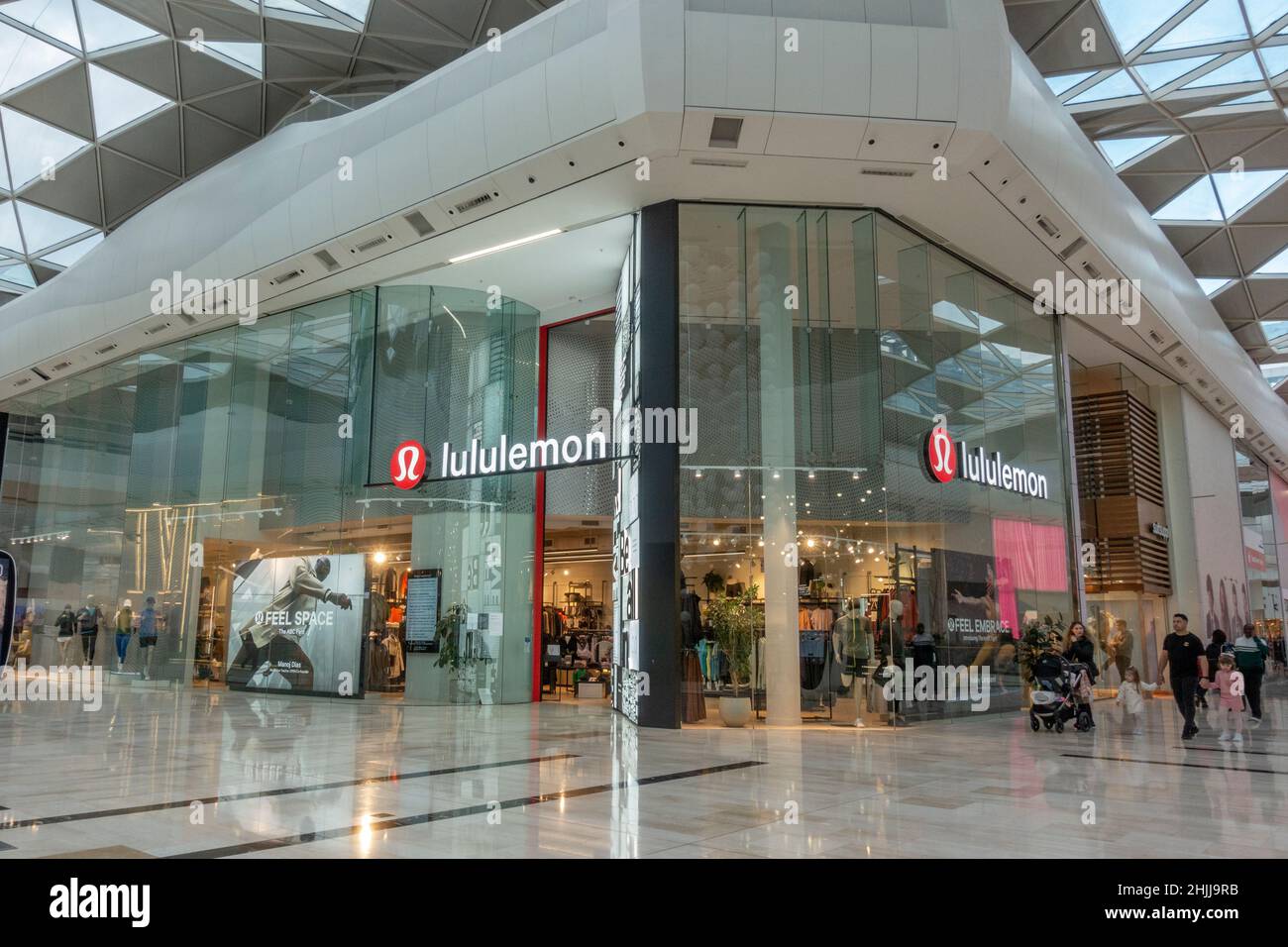 The lululemon outlet (technical athletic clothes for yoga, running ...