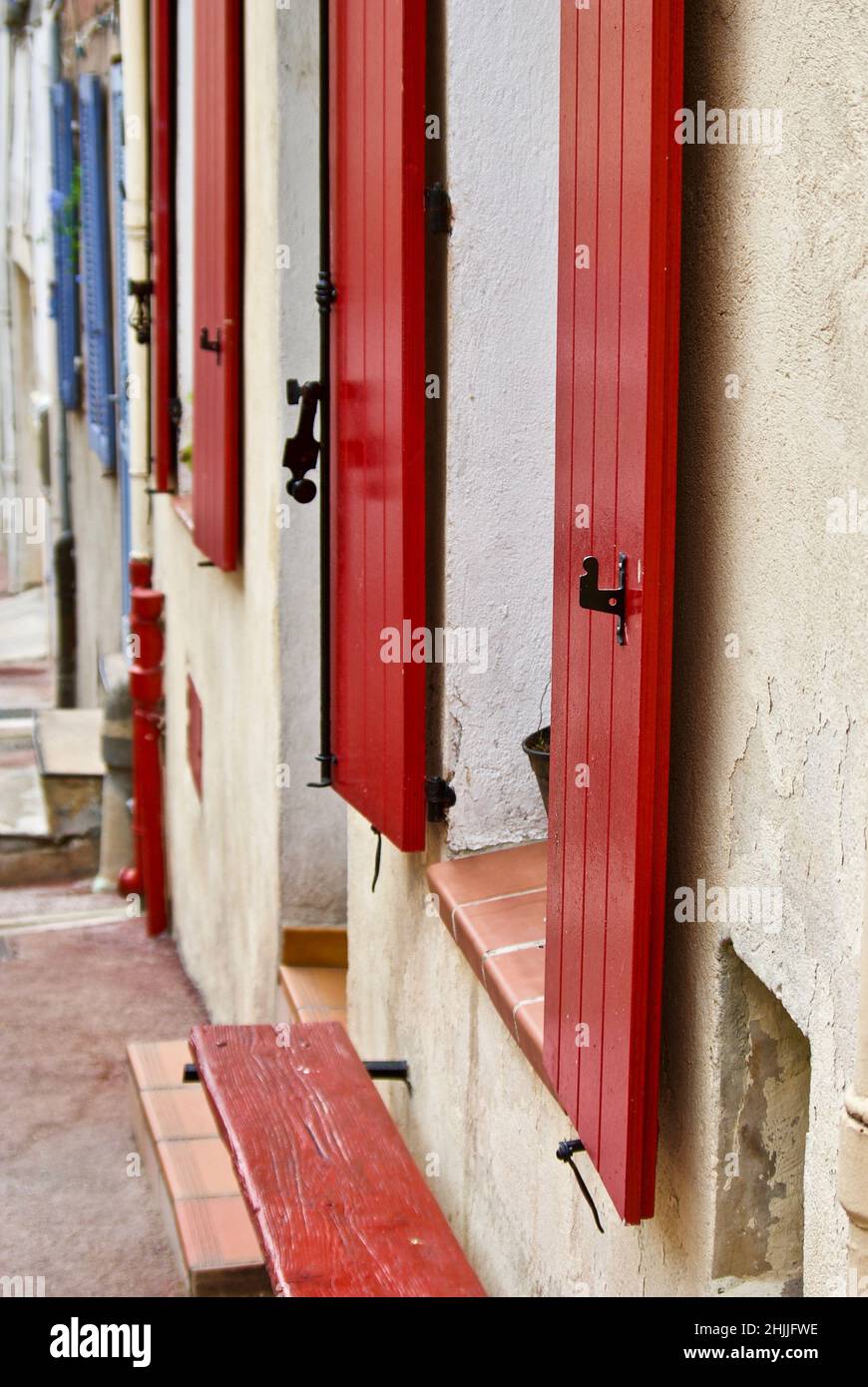 Red door shutter hi-res stock photography and images - Alamy