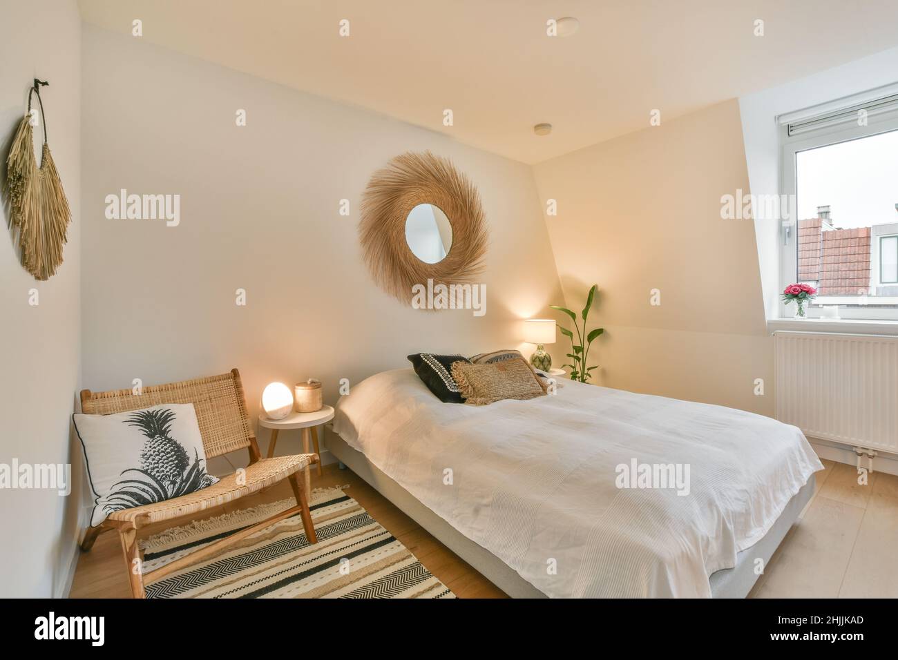 Huge bed hi-res stock photography and images - Alamy
