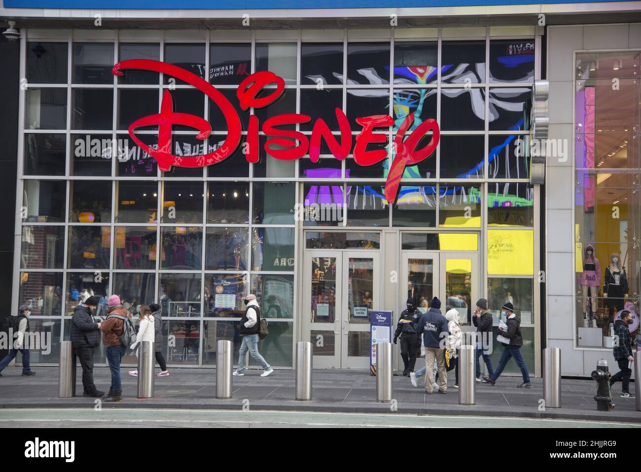Disney store in times square hi-res stock photography and images - Alamy