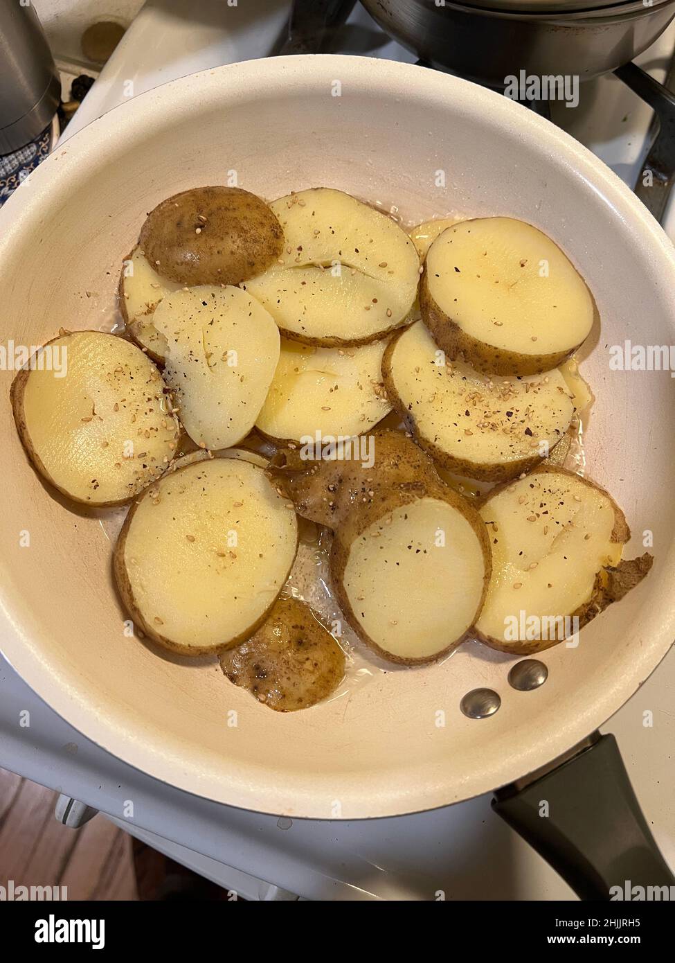 Frying sliced russet potatoes that were pre-cooked Stock Photo - Alamy
