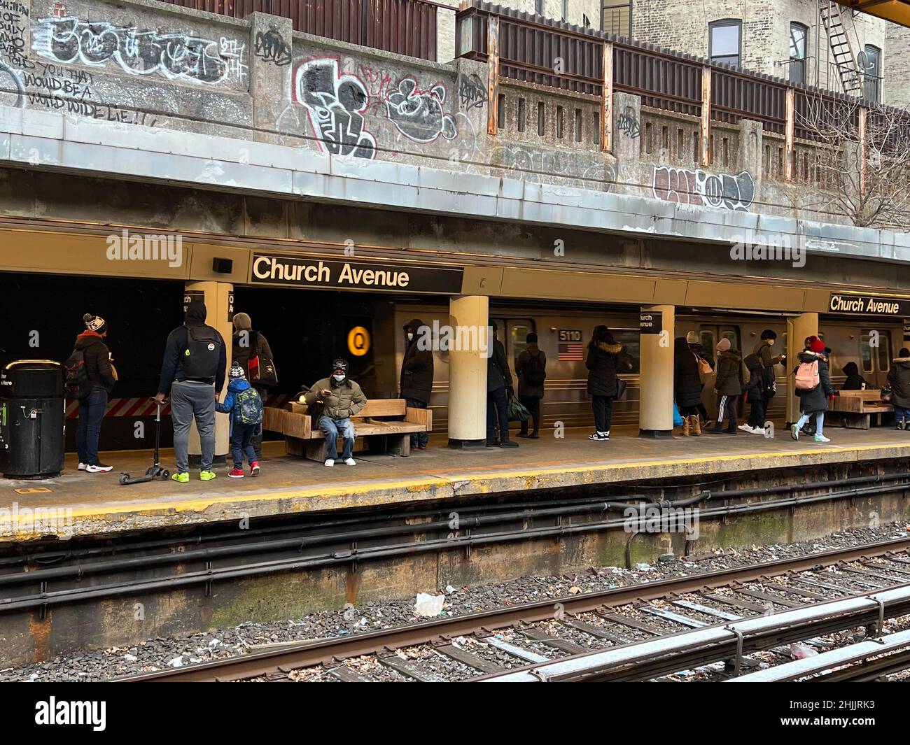 Q train brooklyn hi-res stock photography and images - Alamy