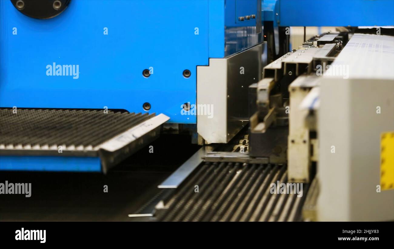 Cutting aluminum sheet with scissors for air conditioning and ...