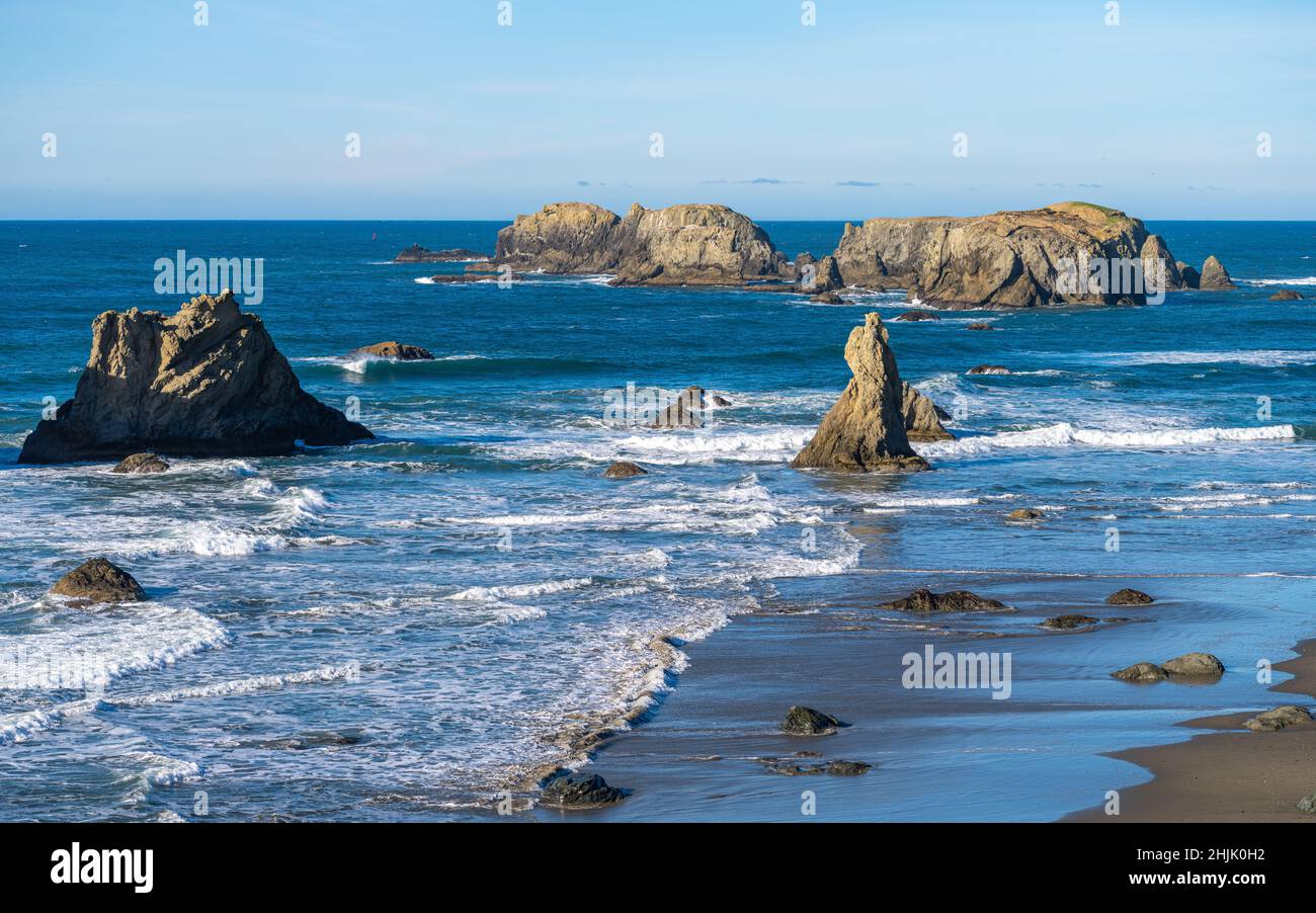 Rock formations on the beach along the Oregon Coast Stock Photo - Alamy