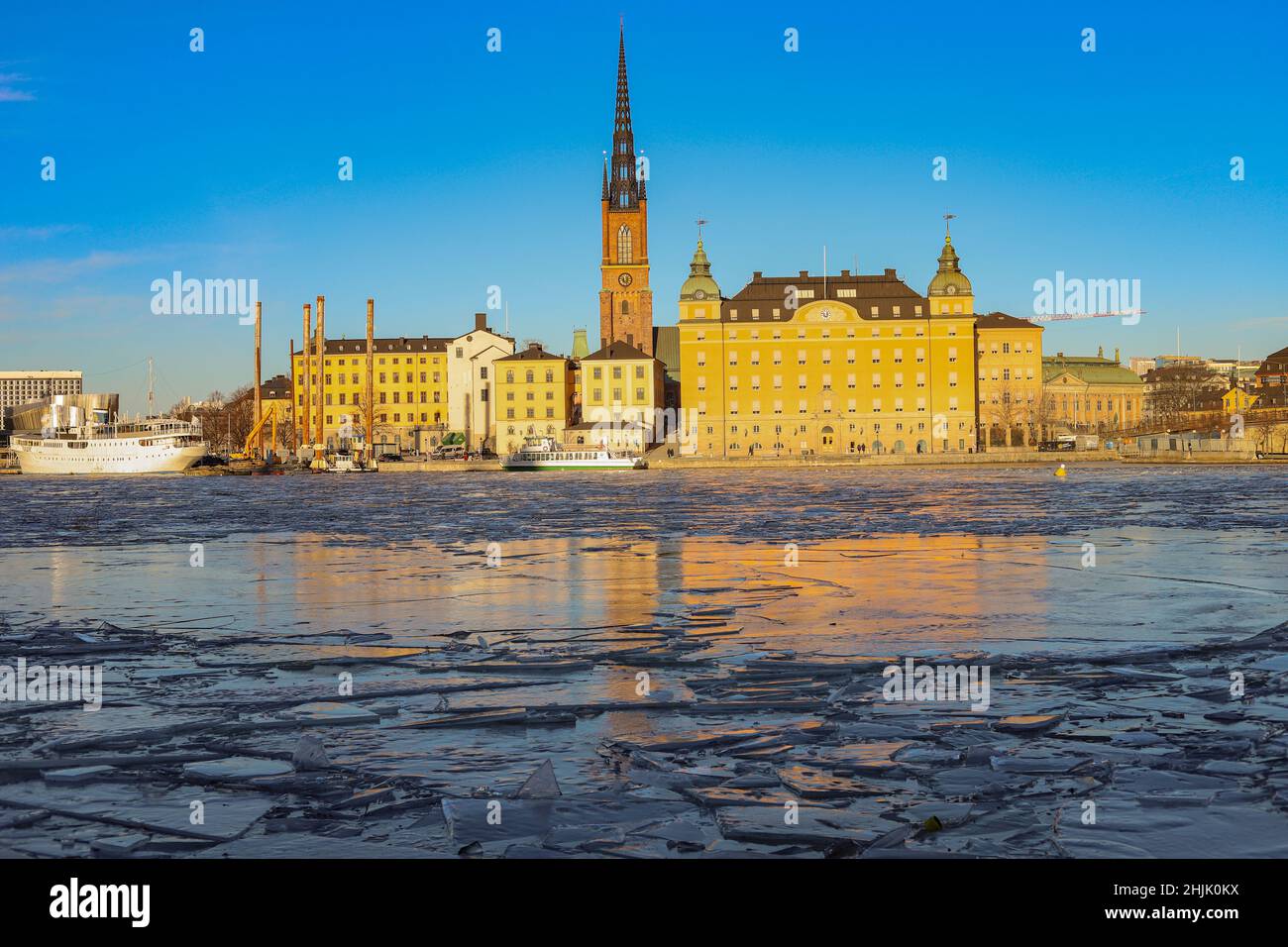 Old cityscape hi-res stock photography and images - Alamy