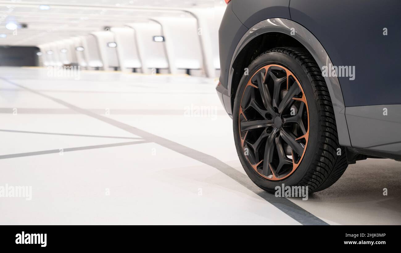 Car parked in garage hi-res stock photography and images - Alamy