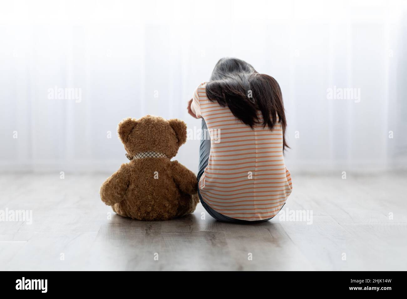 Back view girl scared hi-res stock photography and images - Alamy