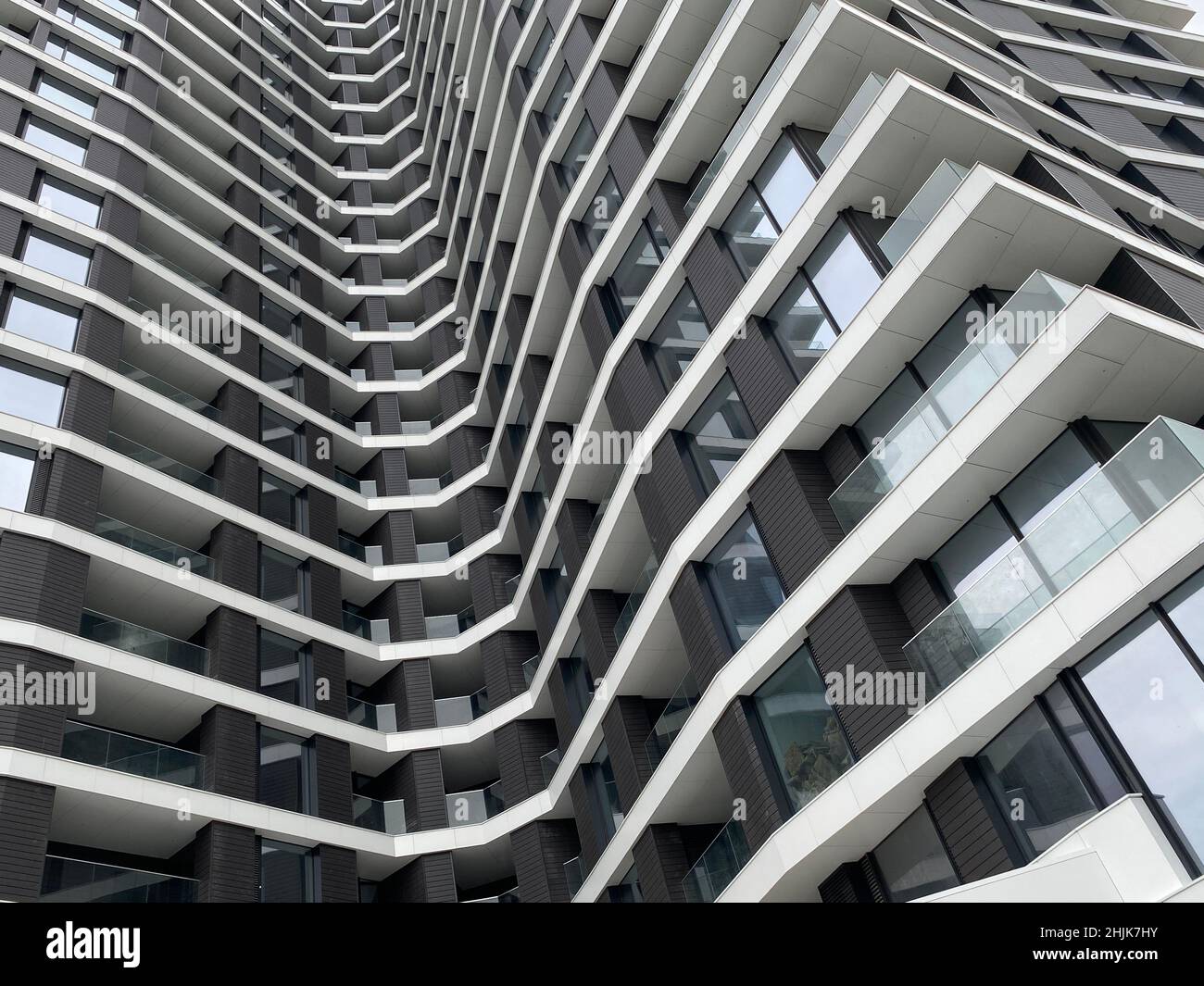Architecture exterior facade with lines pattern Stock Photo - Alamy