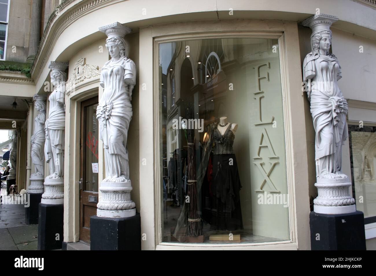 Cheltenham statues hi-res stock photography and images - Alamy