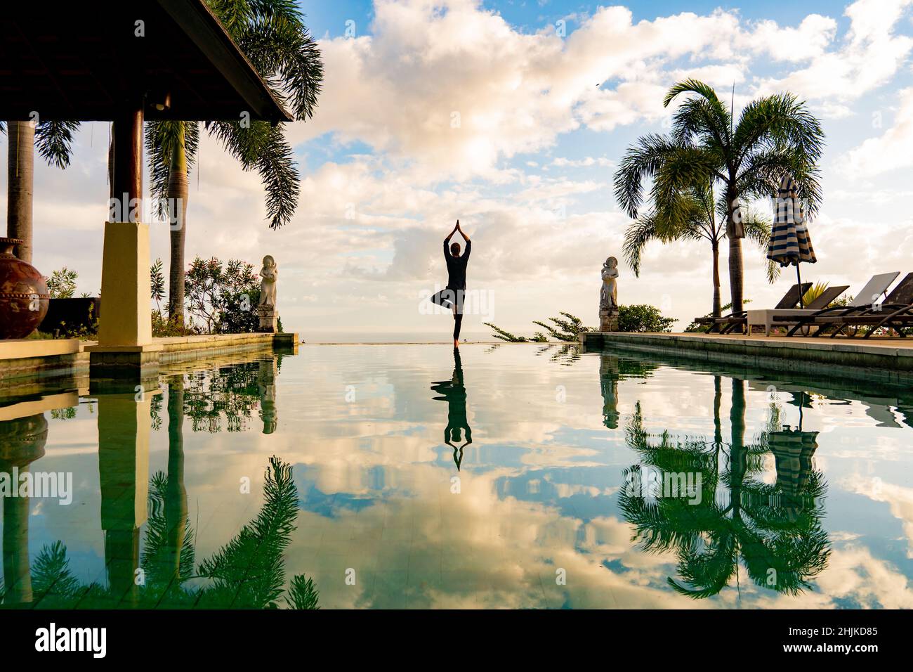 A man standing at the edge of infinity pool Stock Photo - Alamy
