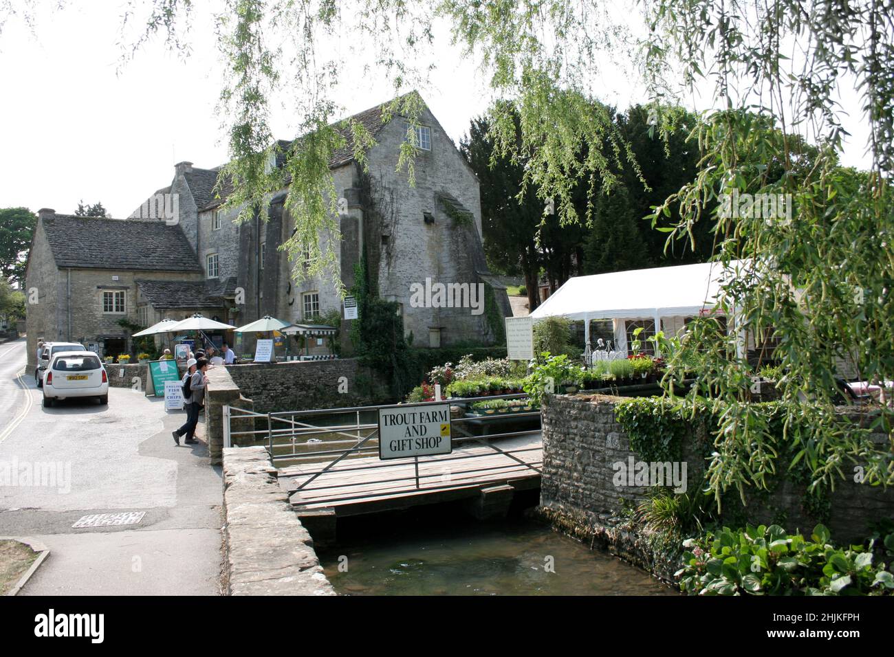Cotswolds bibury trout farm hi-res stock photography and images - Alamy