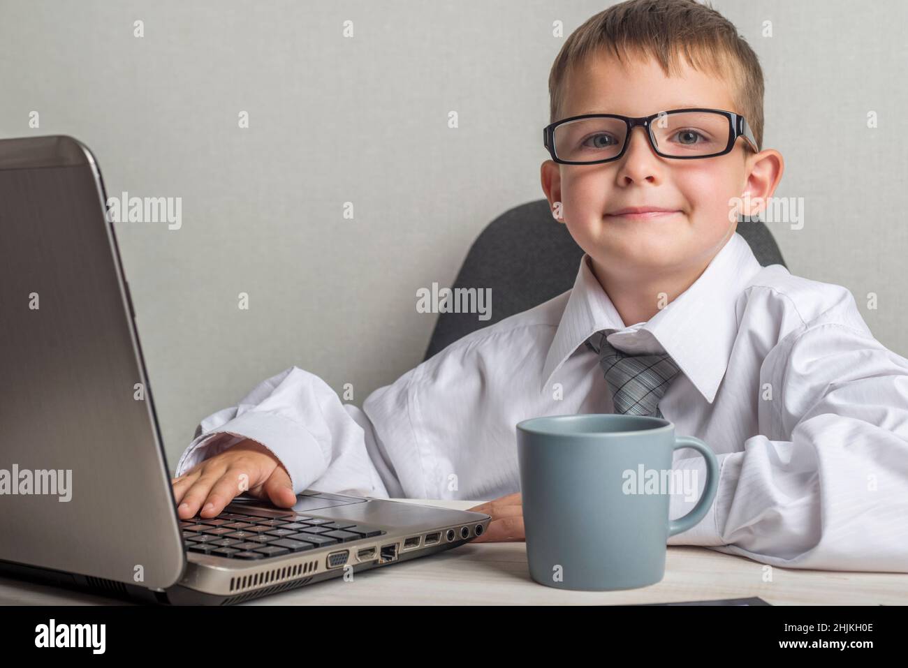 Children pretend work hi-res stock photography and images - Alamy