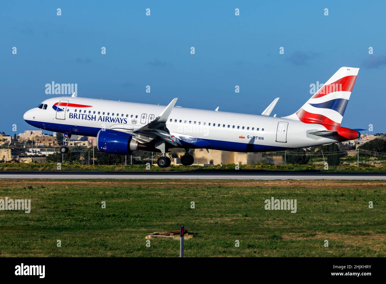British Airways Airbus A320-251N (Reg.: G-TTNN) coming in for landing ...