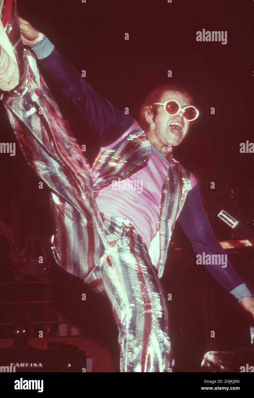 Elton john 1970s hi-res stock photography and images - Alamy