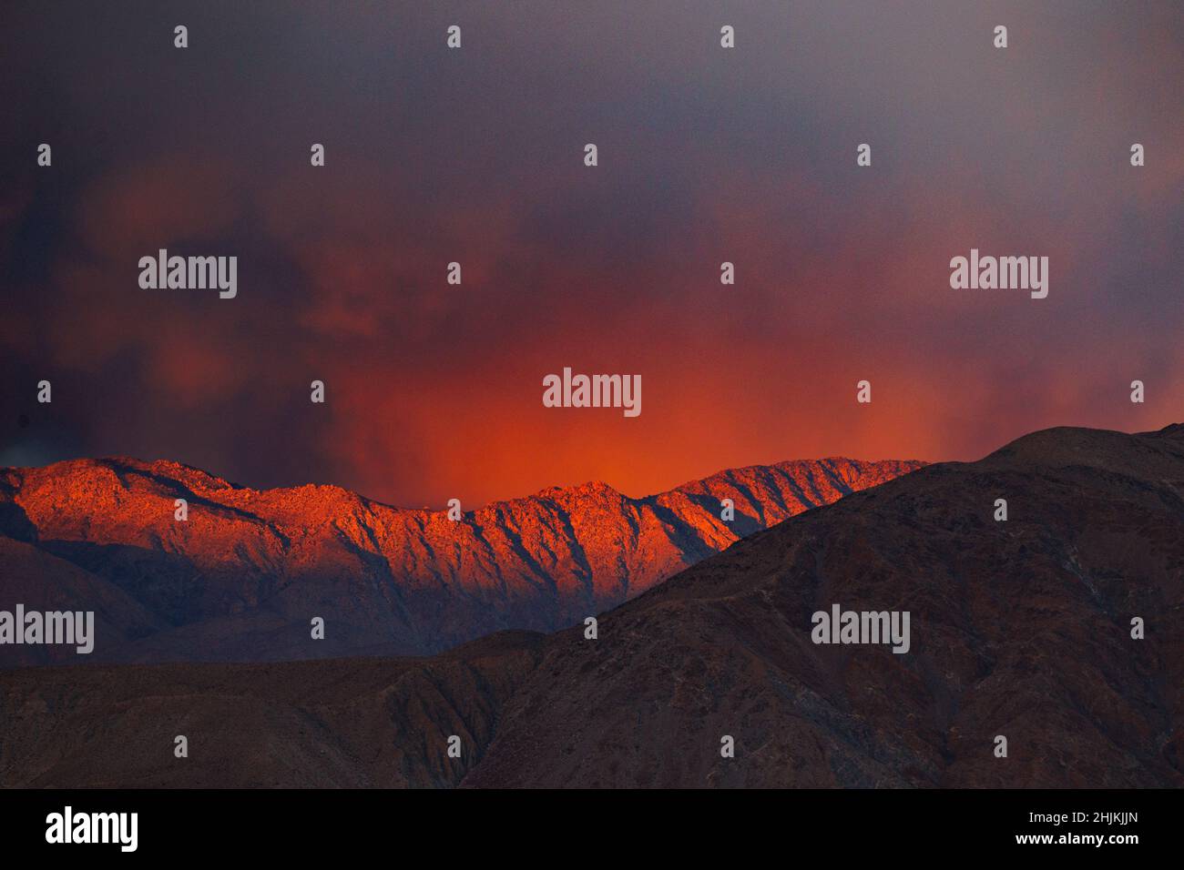 Red clouds at sunset over the Santa Rosa mountain range in Anza Borrego ...