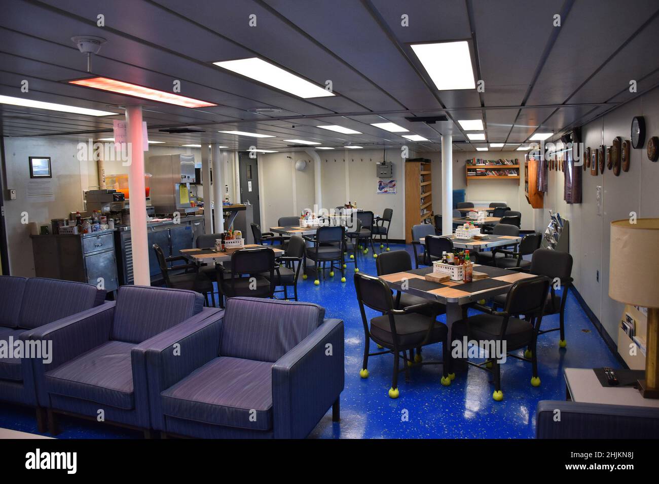 Sailors from U.S. Naval Meteorology and Oceanography Command and staff ...