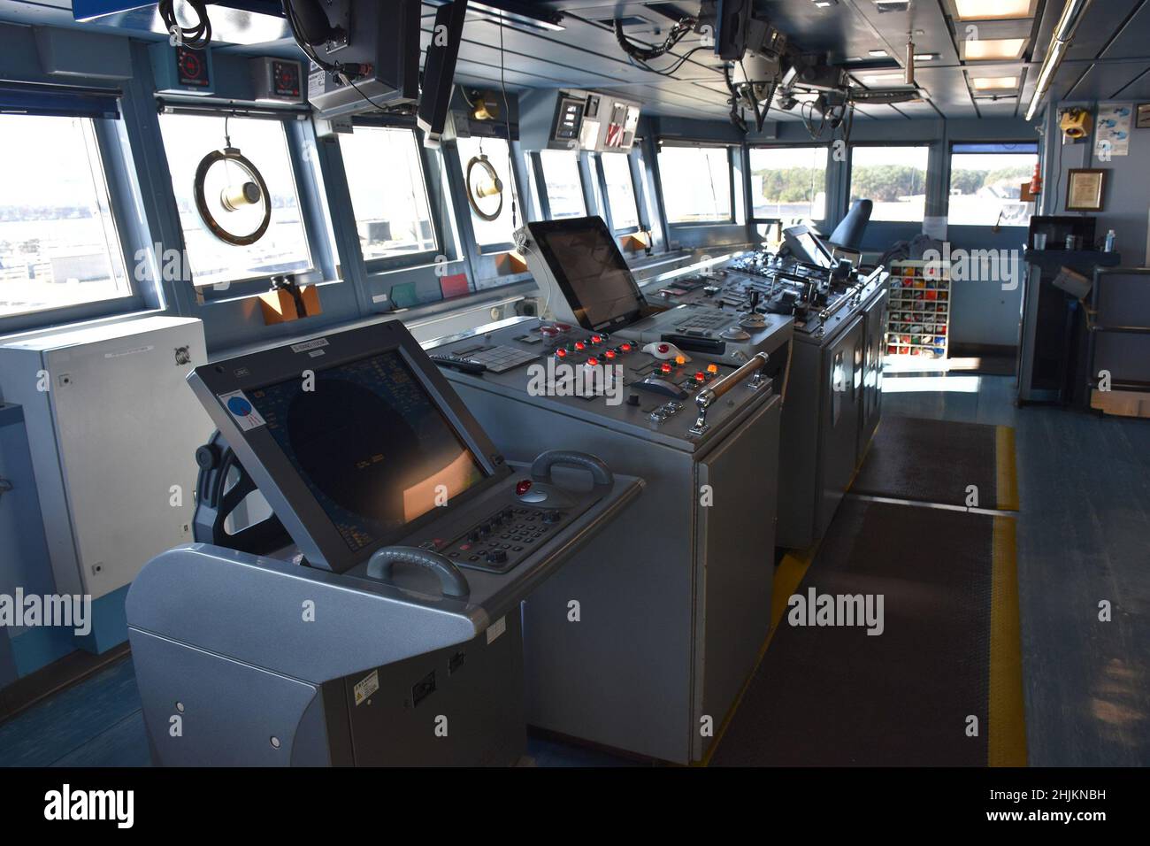 Sailors from U.S. Naval Meteorology and Oceanography Command and staff ...