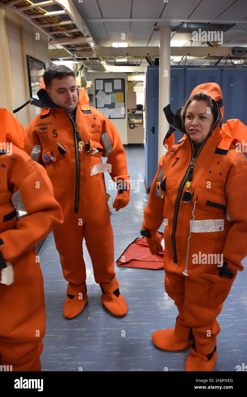 Sailors from U.S. Naval Meteorology and Oceanography Command and staff ...