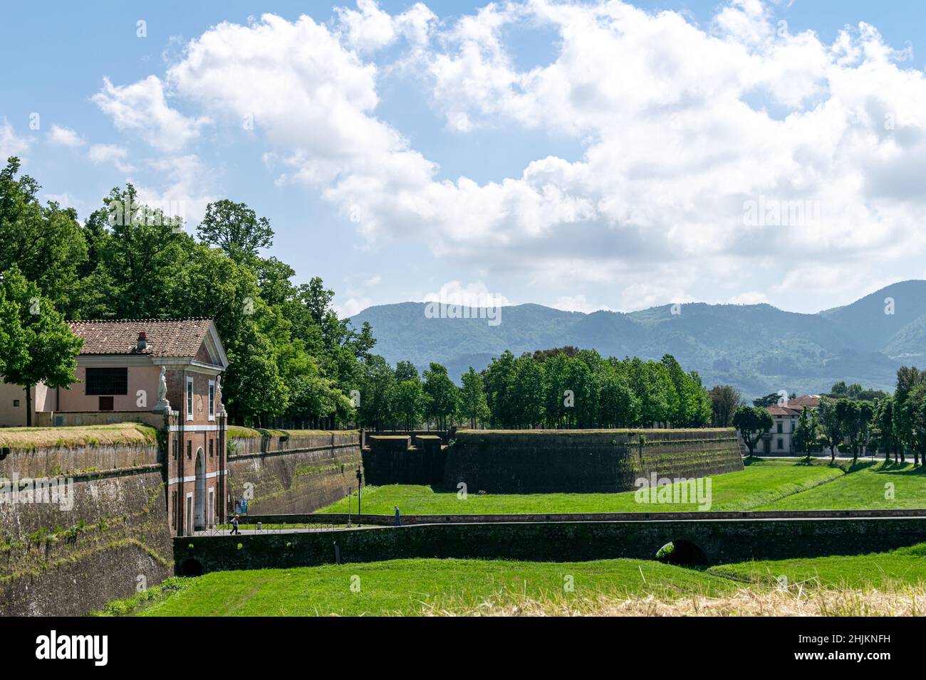 Lucca gate hi-res stock photography and images - Alamy