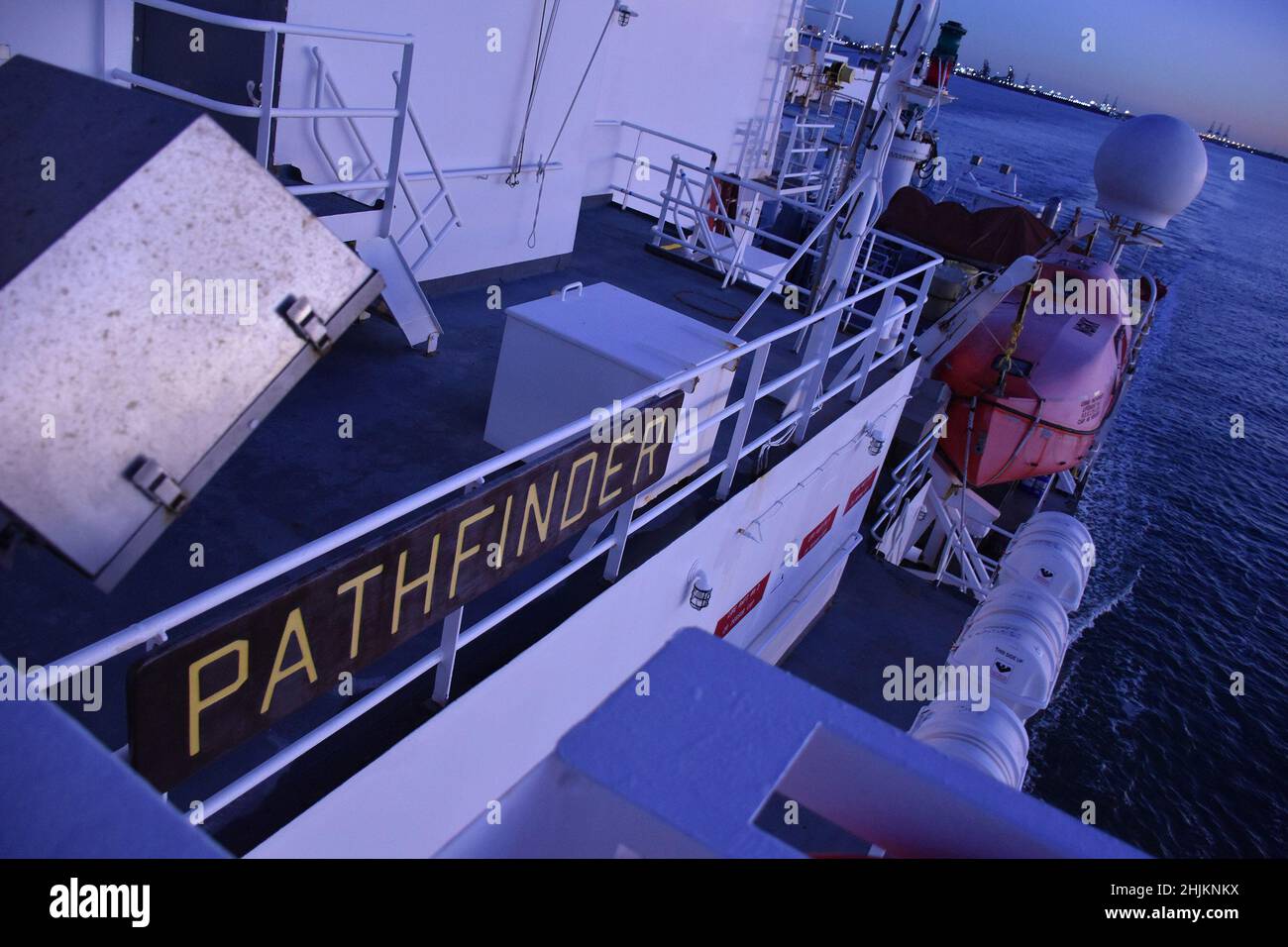 Sailors from U.S. Naval Meteorology and Oceanography Command and staff ...