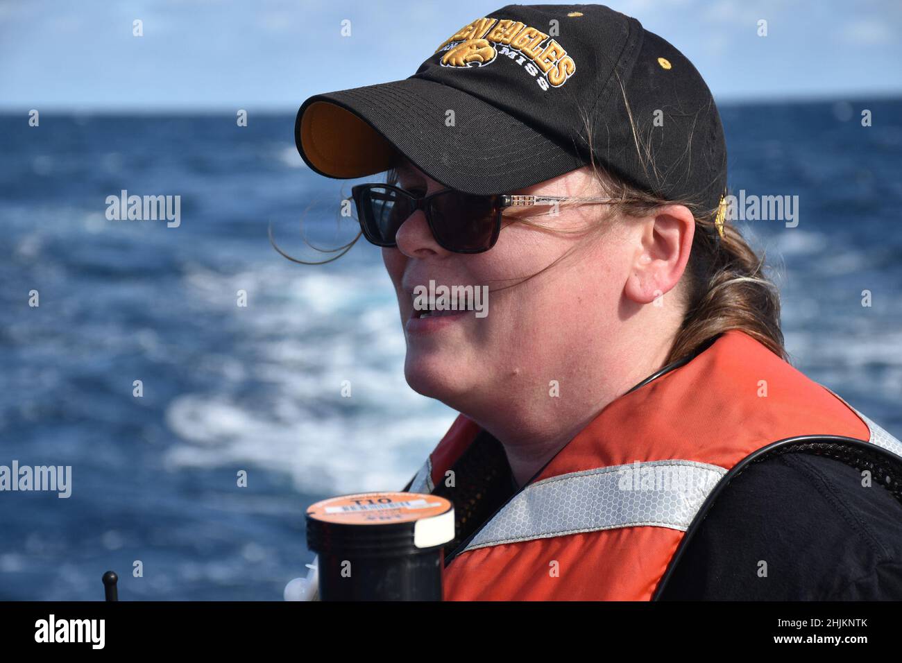 Usns pathfinder hi-res stock photography and images - Alamy