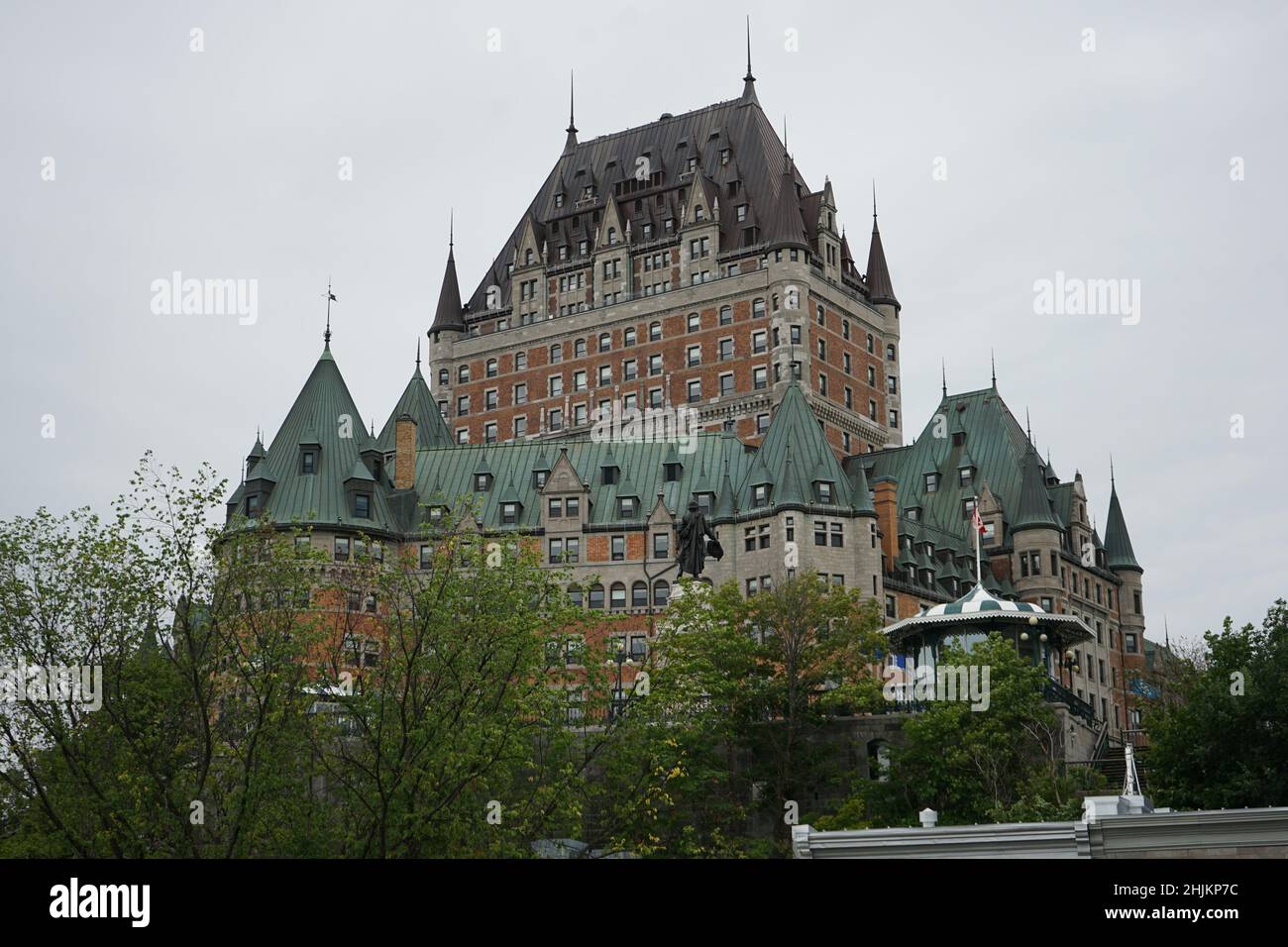 Beautiful view of a huge building Stock Photo - Alamy