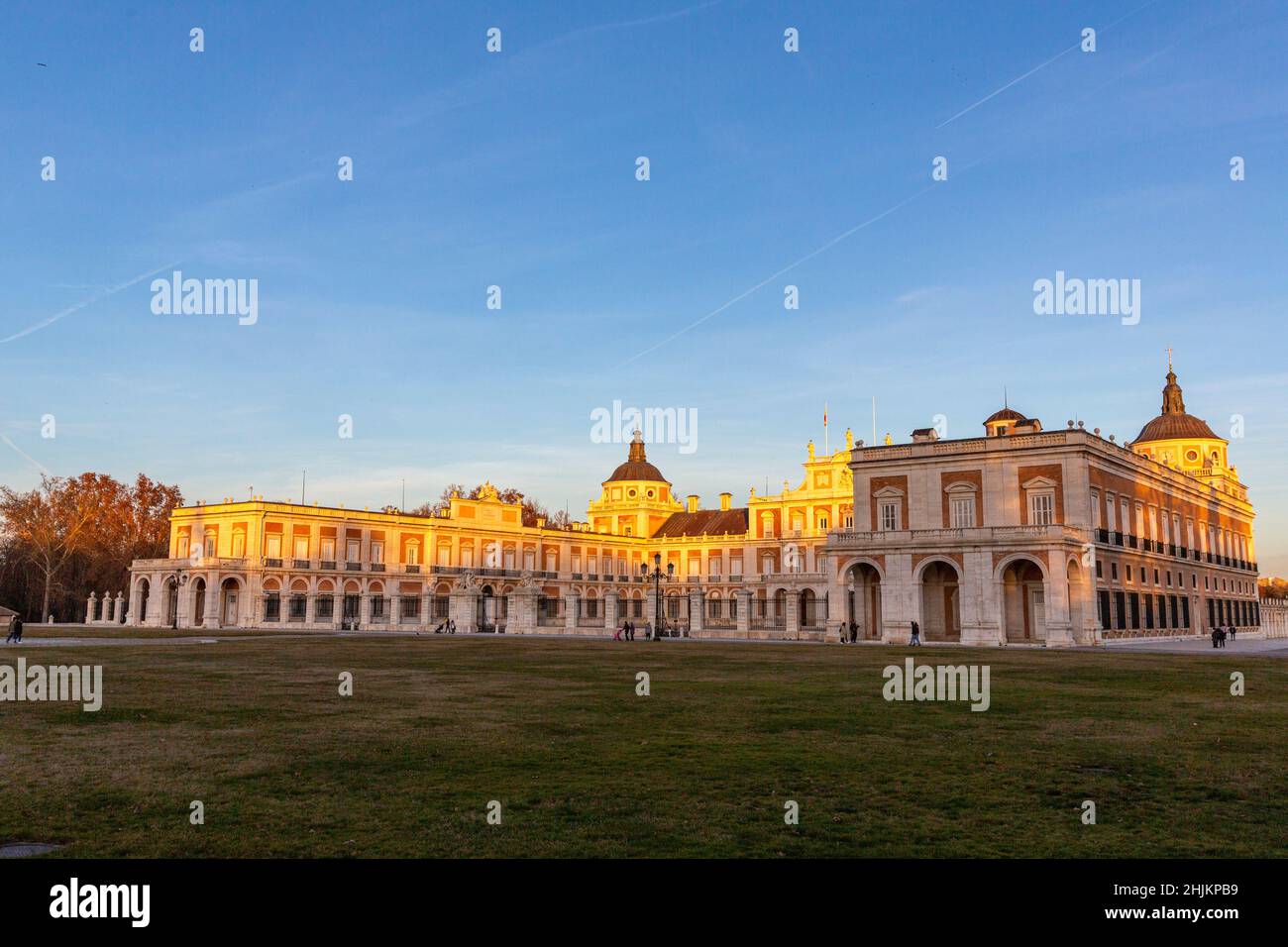 Royal Palace of Aranjuez at sunset, Palacio Real de Aranjuez , Aranjuez ...