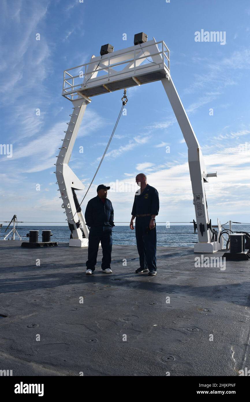 Sailors from U.S. Naval Meteorology and Oceanography Command and staff ...